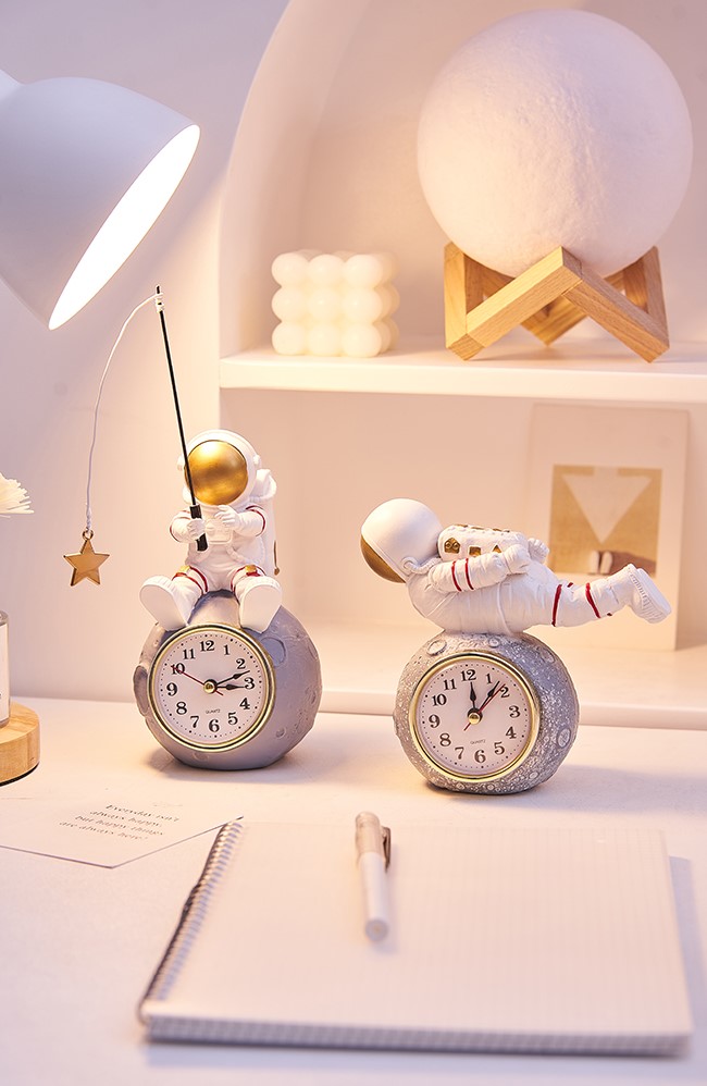 Planking Astronaut on Moon Resin Desk Clock | Aesthetic Decor Shop